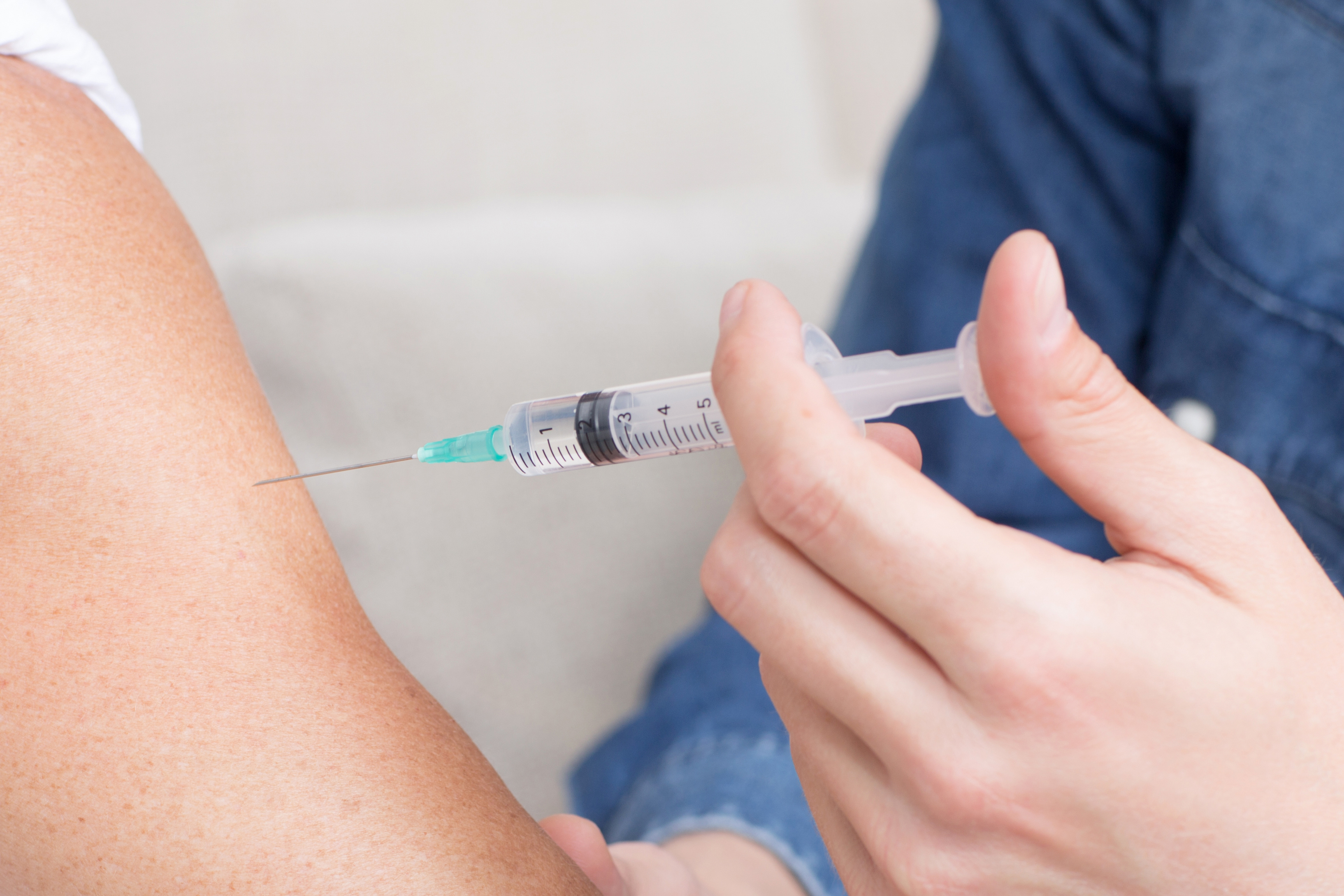 Einem Mann eine Spritze setzen – Frag den Professor